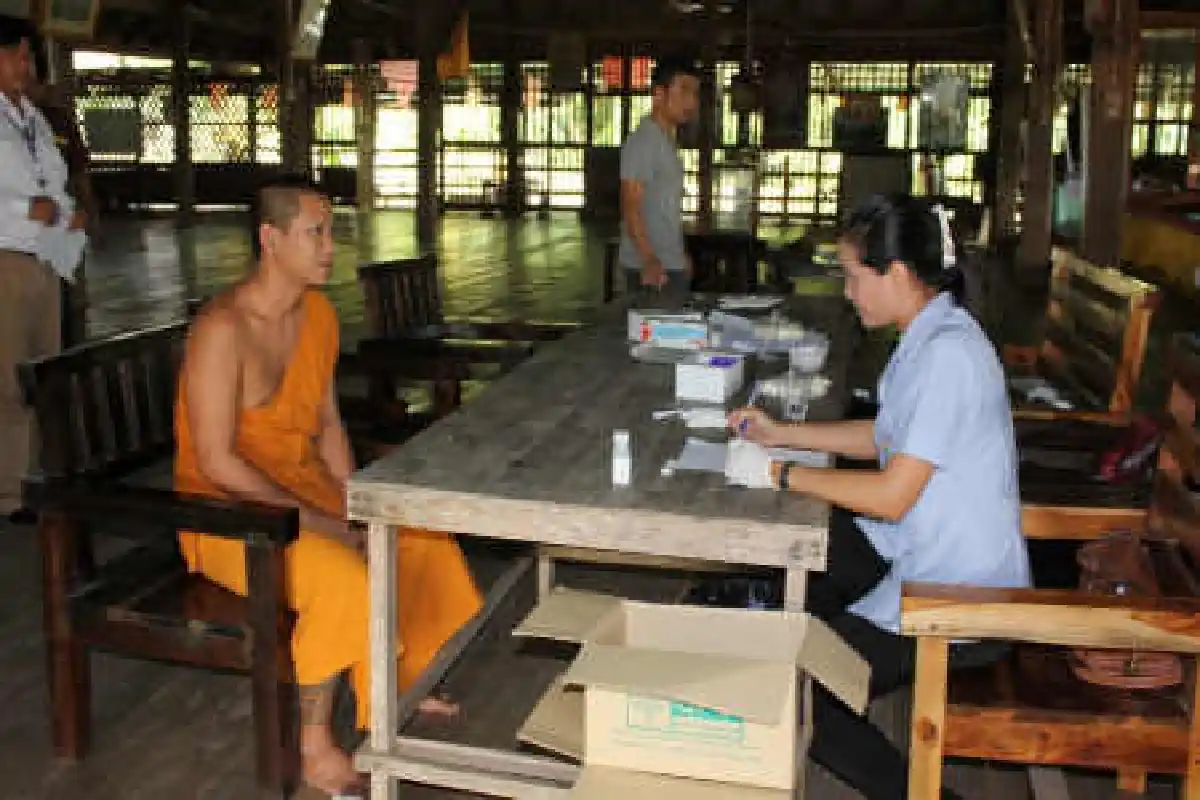 ตะลึง!พระอุตรดิตถ์ติดยาบ้างอมแงม