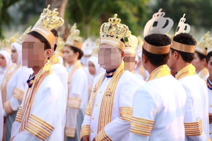 แชร์สนั่น!ม.ดังสวมมงกุฎให้บัณฑิตในงานรับปริญญา