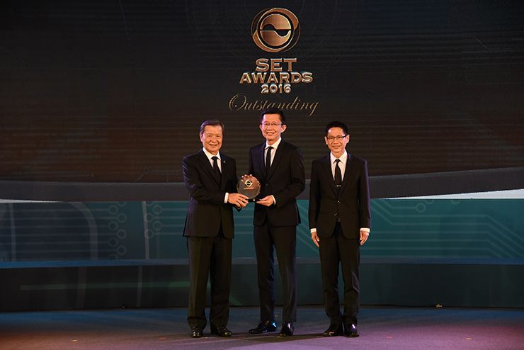 บลจ.ธนชาต เจ๋ง! คว้ารางวัล บลจ.ดีเด่น เป็นสมัยที่ 5 จากงาน SET Awards 2016