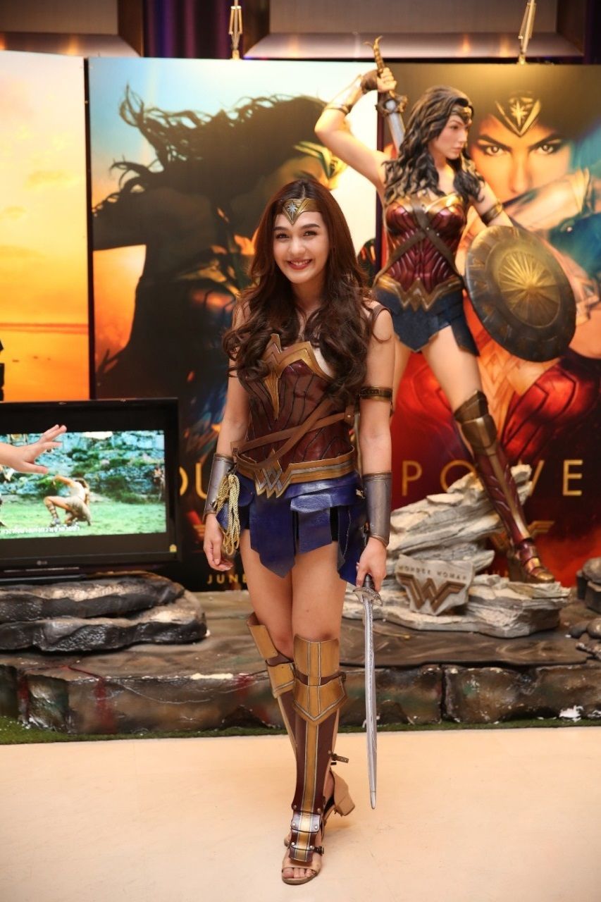 6 สาวเดอะเฟซ เดินแฟชั่นโชว์ในงาน “Exclusive Night Wonder Woman”