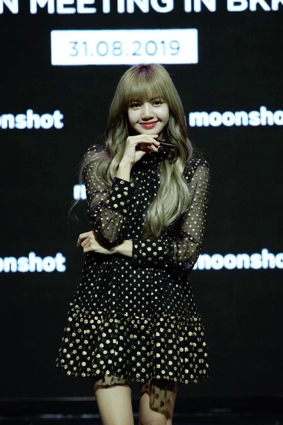 แฟนๆฟิน "ลิซ่า" ร่วมเปิดตัวเครื่องสำอาง LISA’S PICK SPECIAL EDITION