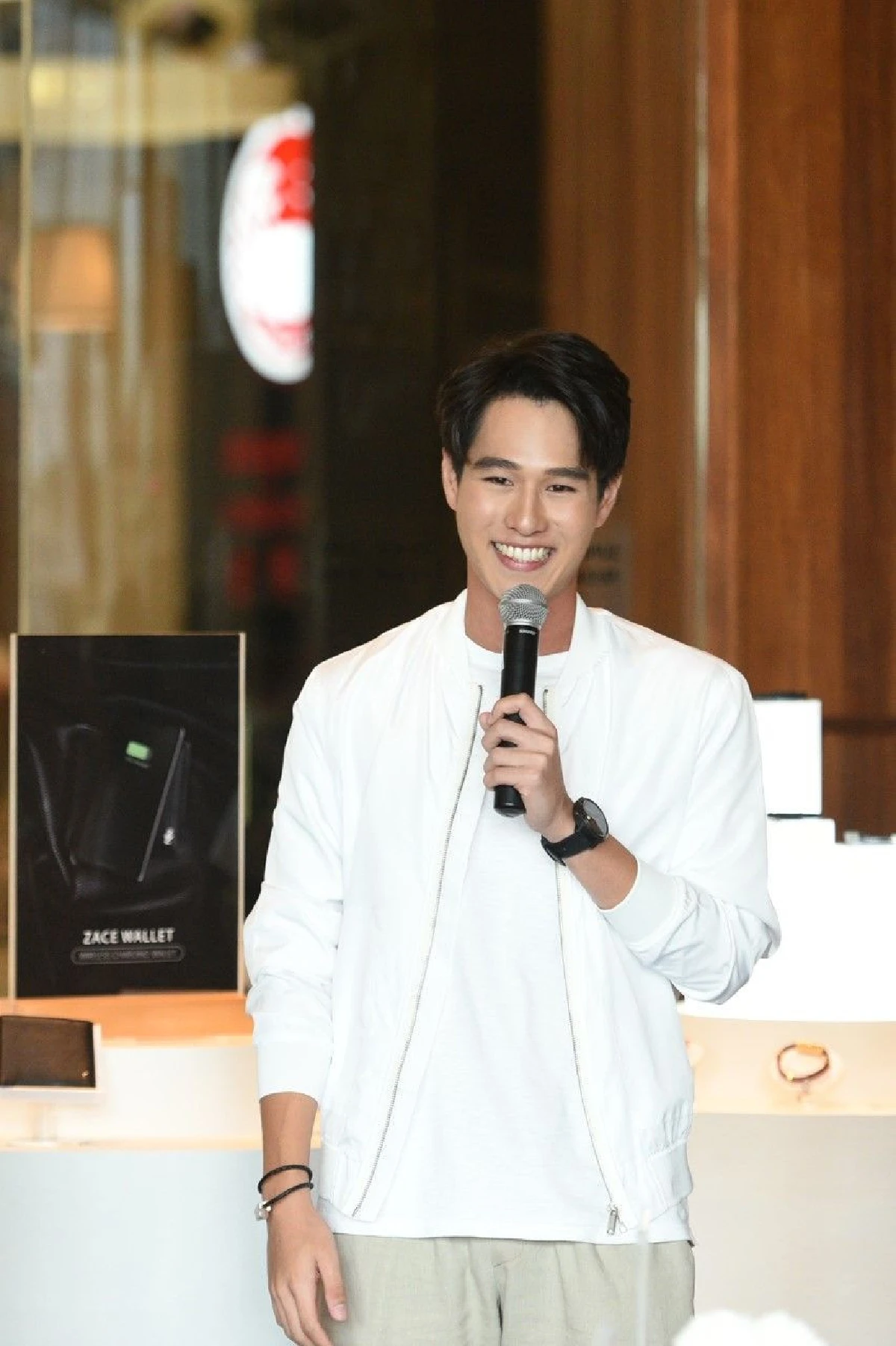 “ZACE” จัดงานเปิดตัวแบรนด์พร้อมแนะนำกระเป๋าสตางค์ชาร์จแบตได้ ชวน “ทอย ...