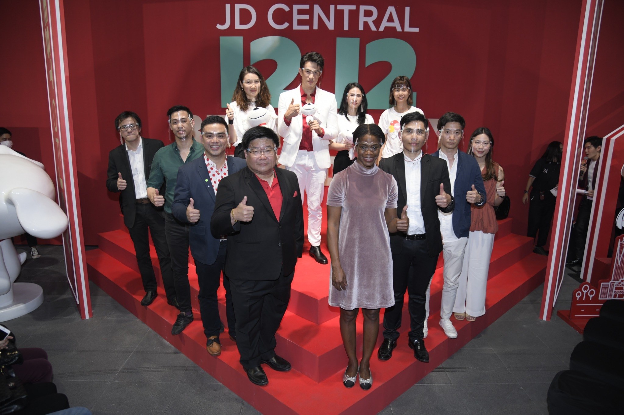 เจมส์ มาร์ ร่วมฉลองในงานฉลองเปิดแคมเปญ JD CENTRAL 12.12