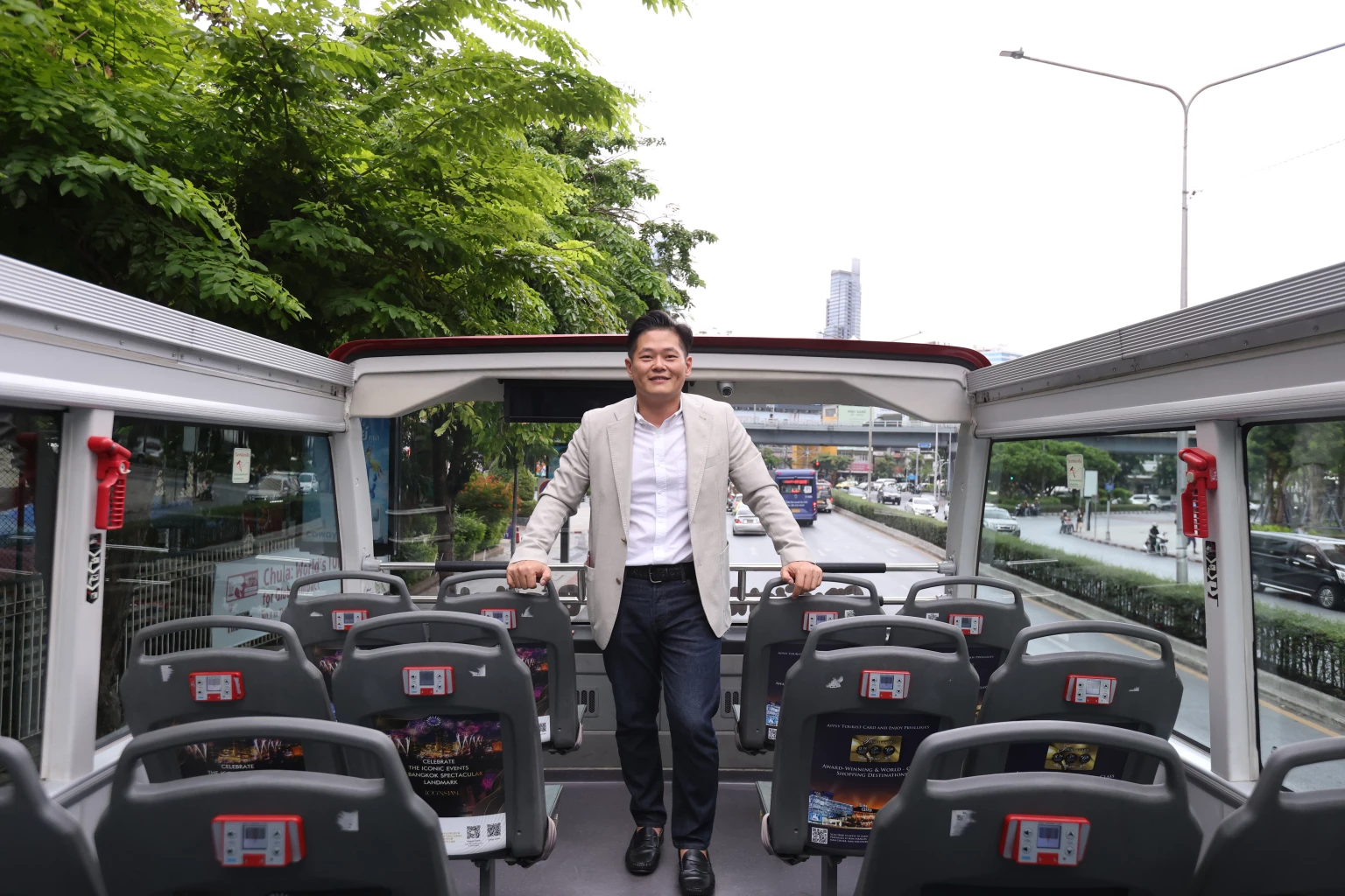 จากชื่นชอบHop-On Hop-Offสู่Elephant Bus Toursส่งธุรกิจเข้าตลาดหุ้นปี 70